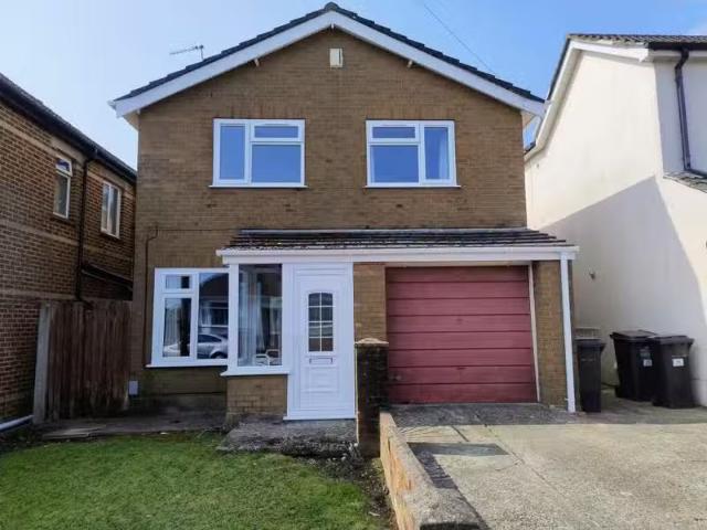 4 bedroom detached house for rent in Student house on Acton Ro.