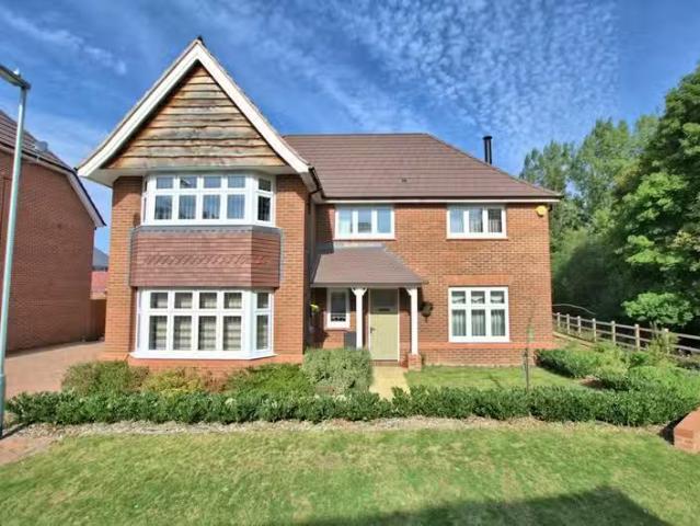 4 bedroom detached house for rent in St Edmunds Way, Hauxton.