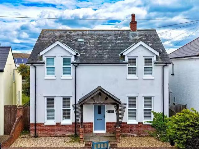 4 bedroom detached house for rent in Stanpit, Christchurch, BH23
