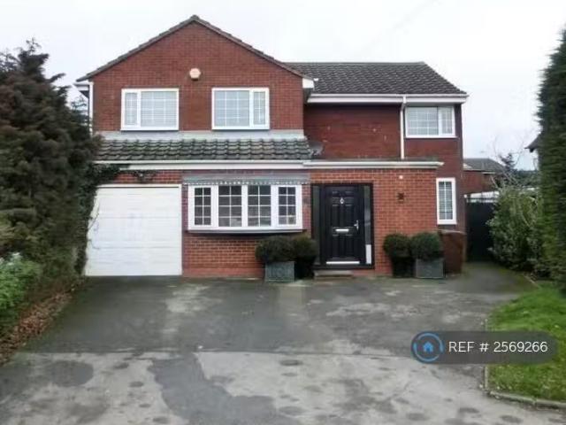 4 bedroom detached house for rent in Station Road, Birmingham.