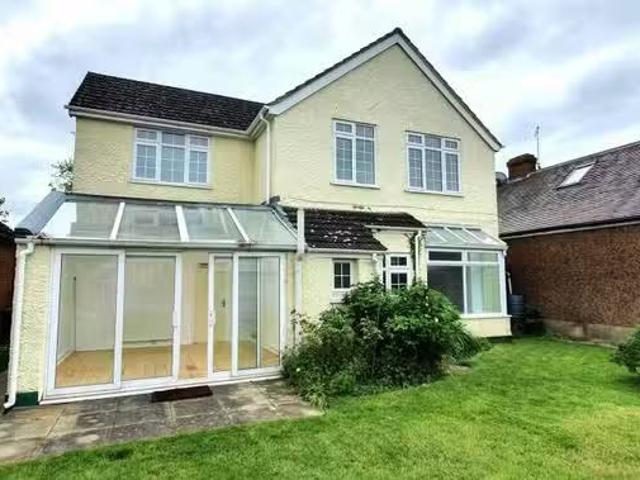 4 bedroom detached house for rent in Station Road, Herne Bay.