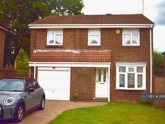 4 bedroom detached house for rent in Stephen Close, Orpington.
