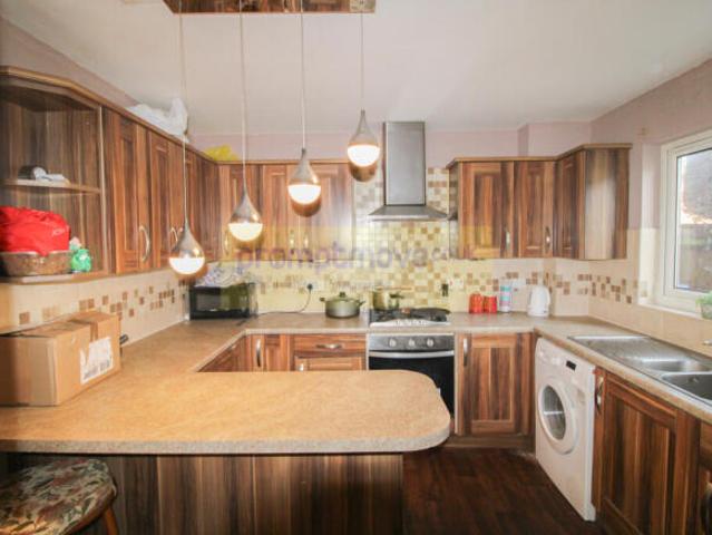 4 bedroom detached house for rent in Stephens Gardens Luton LU2 9QF, LU2
