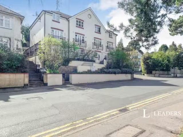 4 bedroom detached house for rent in Surrey Road, Bournemouth.
