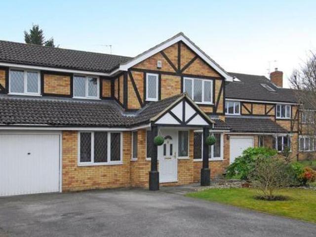 4 Bedroom Detached House For Rent In Surrey