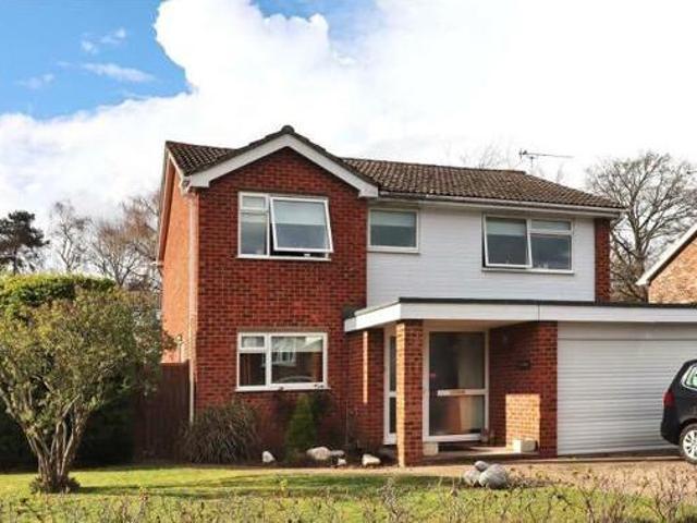 4 Bedroom Detached House For Rent In Surrey