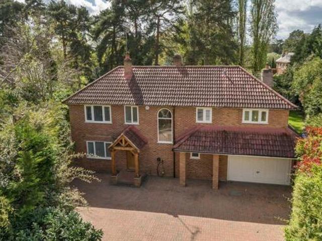 4 Bedroom Detached House For Rent In Surrey