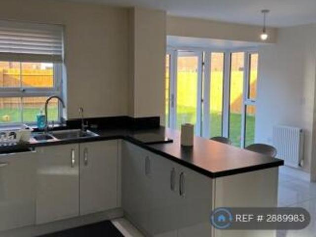 4 bedroom detached house for rent in Swiftsure Drive, Milton Keynes, MK10