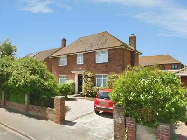 4 bedroom detached house for rent in Sydney Road, Walmer, Deal.