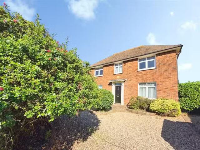 4 bedroom detached house for rent in Sydney Road, Walmer, Deal.