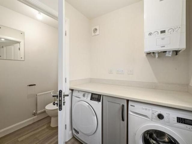 4 bedroom detached house for rent in Pommell Drive, BD2