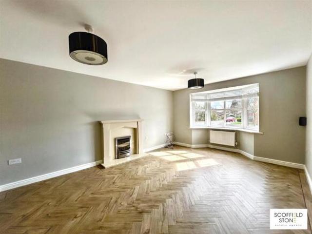 4 bedroom detached house for rent in Poppyfields Drive, Mickleover, Derby, DE3