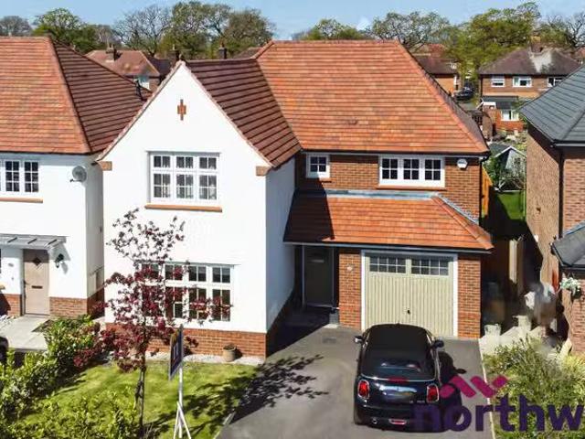 4 bedroom detached house for rent in Paddock Road, Sandbach, C.