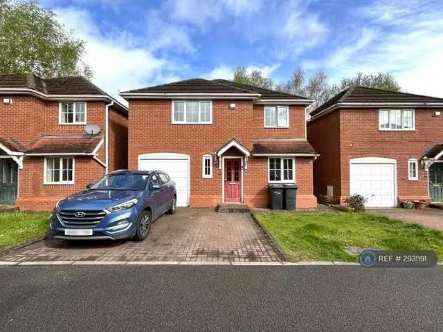4 bedroom detached house for rent in Parkfield Court, Tamworth.