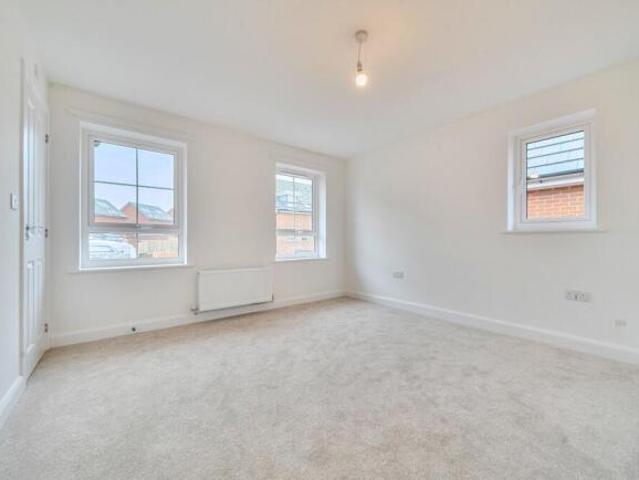 4 bedroom detached house for rent in Parkin Close, Aylesford, Kent, ME20
