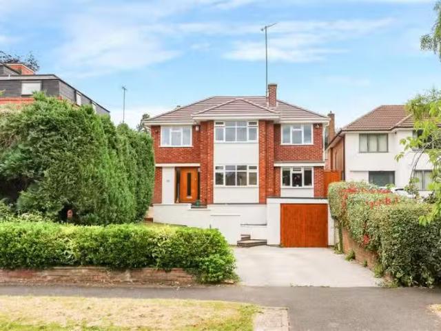 4 bedroom detached house for rent in Pears Close, Kenilworth.