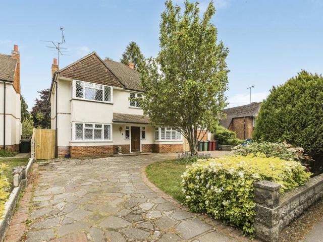 4 bedroom detached house for rent in Peppard Road, Caversham, Reading, RG4
