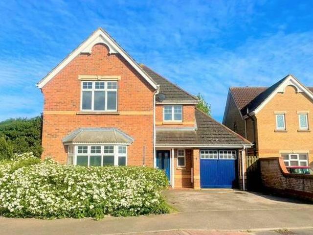4 bedroom detached house for rent in Pitfield Close Fenstanton PE28