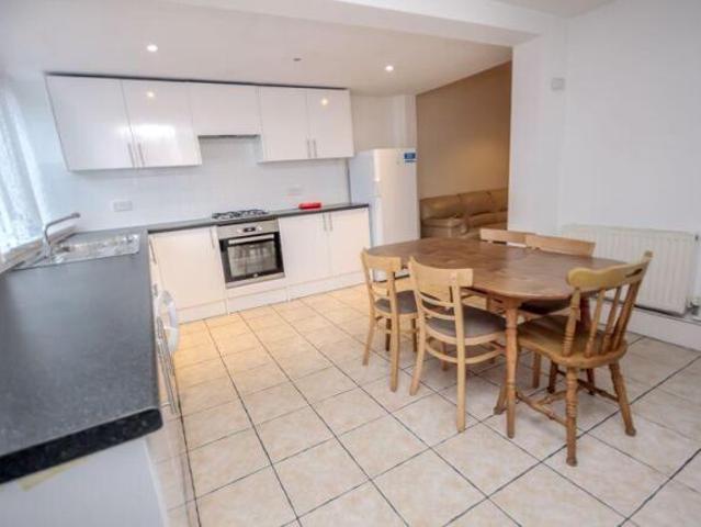 4 bedroom detached house for rent in Pine Road, Bournemouth, BH9