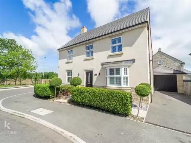 4 bedroom detached house for rent in Pinnock Drive, Clitheroe.