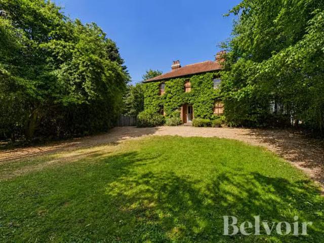 4 bedroom detached house for rent in Ploughboy Lane, Saham Ton.