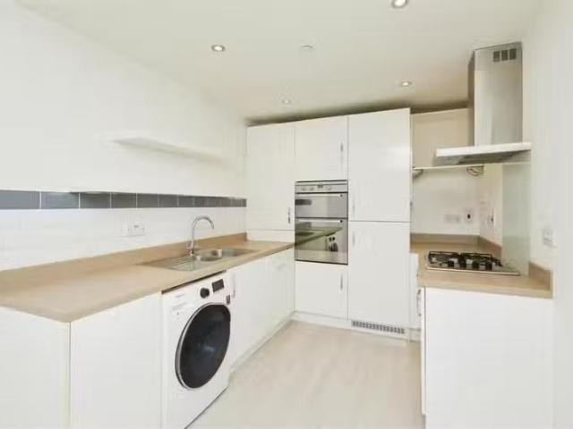 4 bedroom detached house for rent in Prince George Drive, Derb.