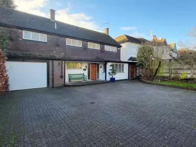 4 bedroom detached house for rent in Private Road, ENFIELD, EN1
