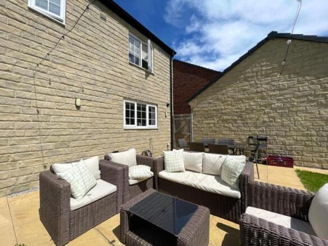 4 bedroom detached house for rent in Rowan Crescent, Leeds, West Yorkshire, LS16