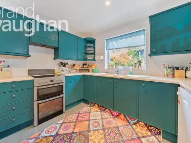 4 bedroom detached house for rent in Rowan Way, Rottingdean, B.