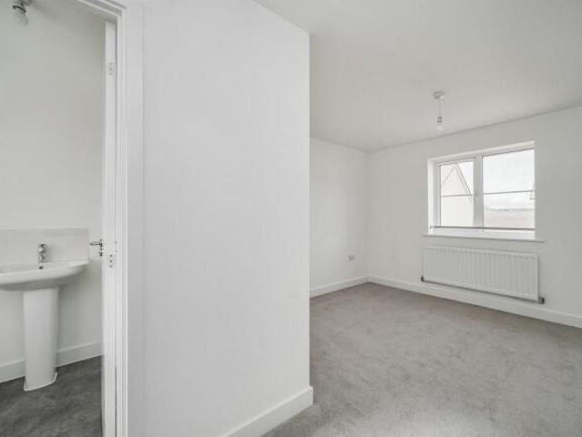 4 bedroom detached house for rent in Rowland Way, Exeter, EX2
