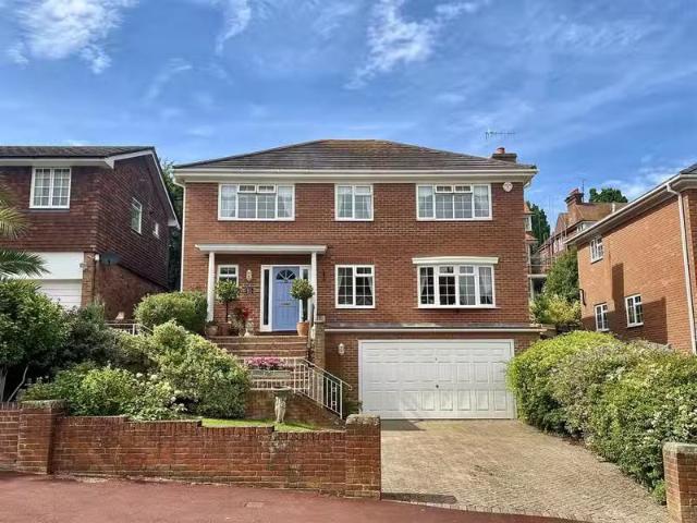 4 bedroom detached house for rent in Rowsley Road, Eastbourne.
