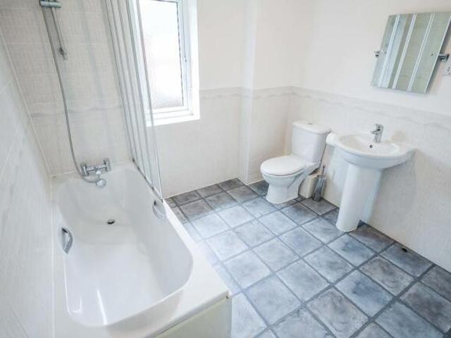4 bedroom detached house for rent in Royal Oak Road, Manchester, M23