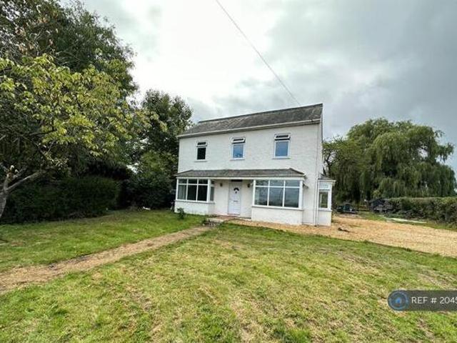 4 Bedroom Detached House For Rent In Roydon
