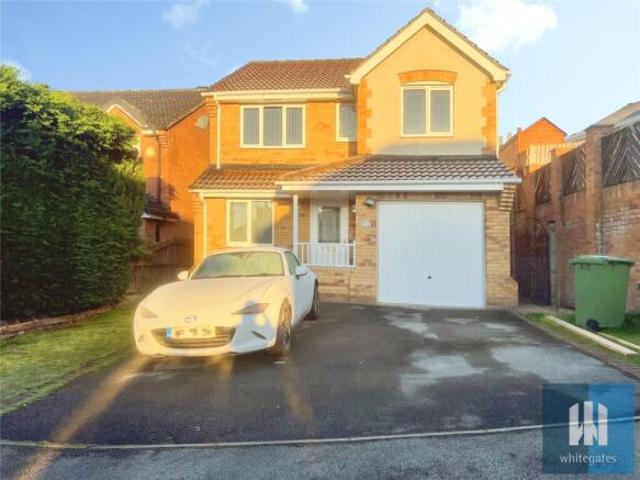 4 bedroom detached house for rent in Robsons Drive, Dalton, Huddersfield, HD5