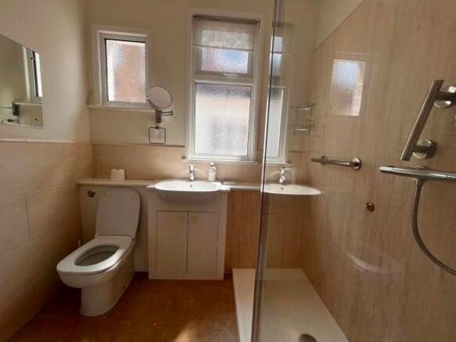 4 bedroom detached house for rent in Rosemont Road, London, W3