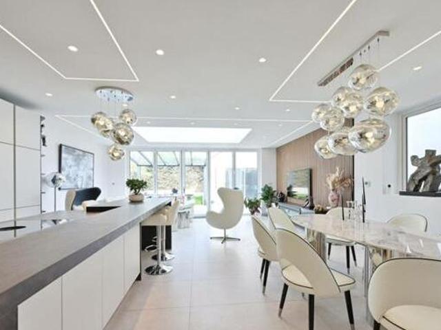 4 Bedroom Detached House For Rent In Raynes Park, London