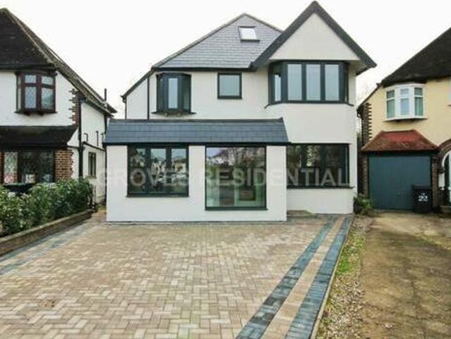 4 bedroom detached house for rent in Reynolds Road New Malden KT3