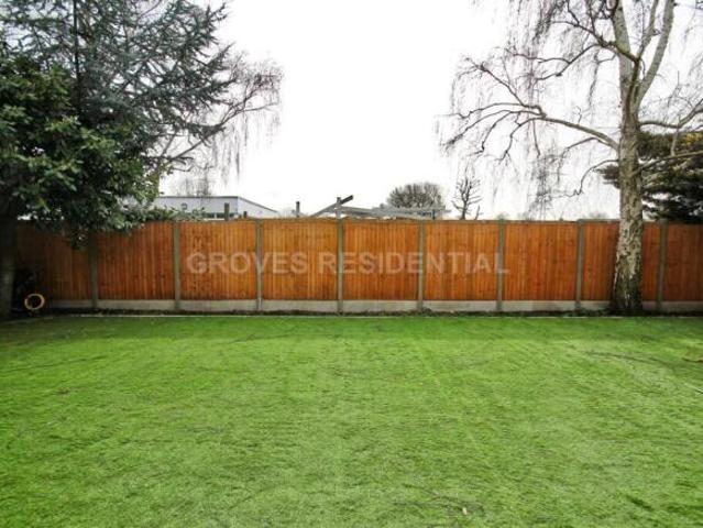 4 bedroom detached house for rent in Reynolds Road, New Malden, KT3