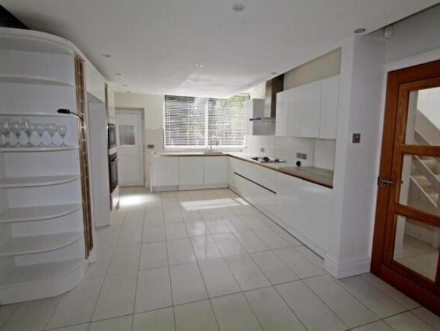 4 bedroom detached house for rent in Redcar Road, Bolton, BL1