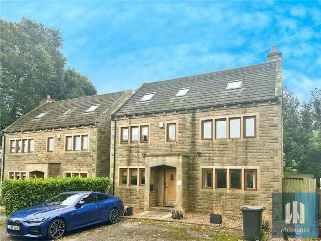 4 bedroom detached house for rent in Regent Close, Brighouse.