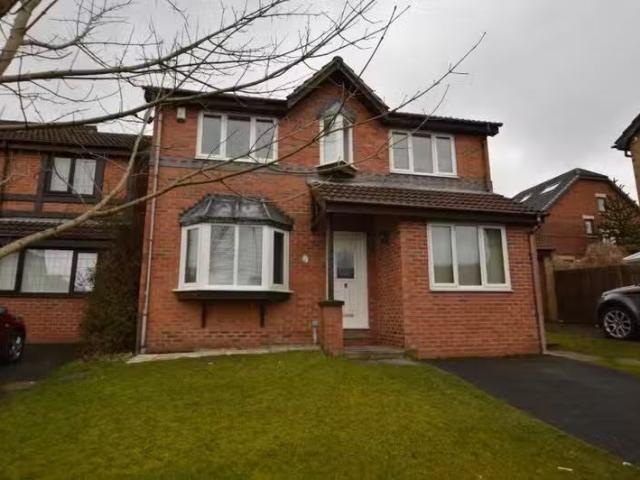 4 bedroom detached house for rent in Regents View, Blackburn.