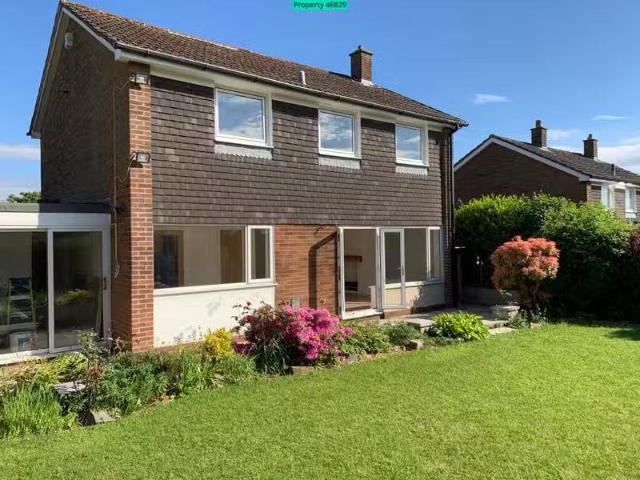 4 bedroom detached house for rent in Woodlands Grove, Padiham.