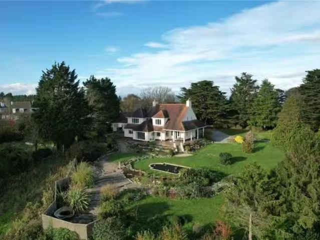 4 bedroom detached house for rent in Worlebury Hill Road, West.