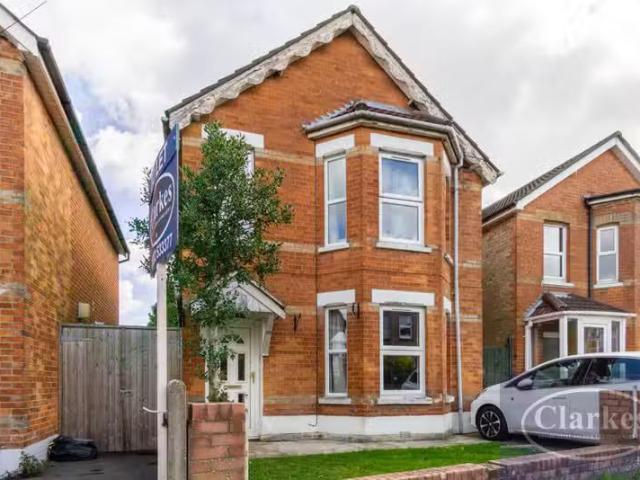 4 bedroom detached house for rent in Waterloo Road, Winton, Do.