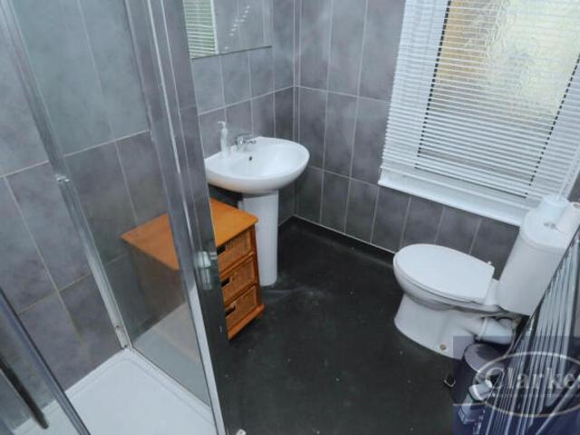 4 bedroom detached house for rent in Waterloo Road, Winton, Dorset, BH9