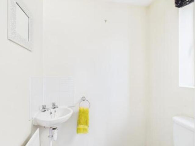 4 bedroom detached house for rent in Watermeadow Grove, Etruria, Stoke on Trent, ST1