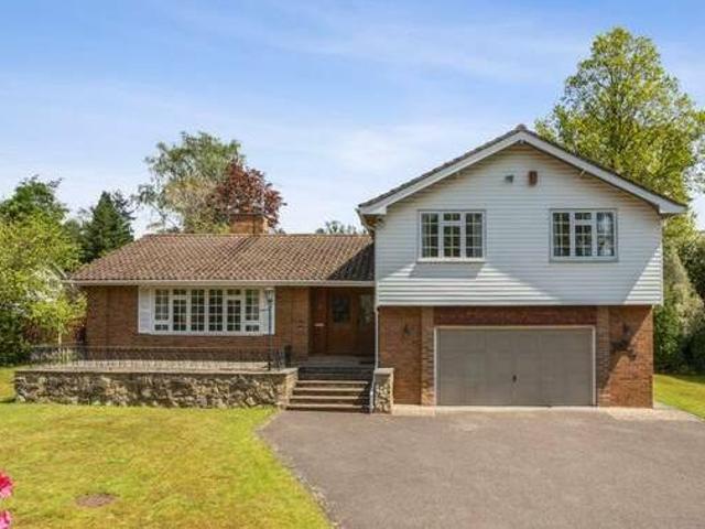 4 bedroom detached house for rent in Waverley Drive Camberley Surrey GU15