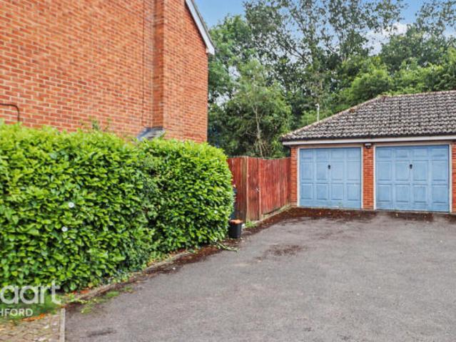 4 bedroom detached house for rent in Waltham Close, Willesborough, TN24