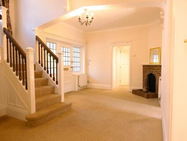 4 bedroom detached house for rent in Warwick Road, Solihull, West Midlands, B91