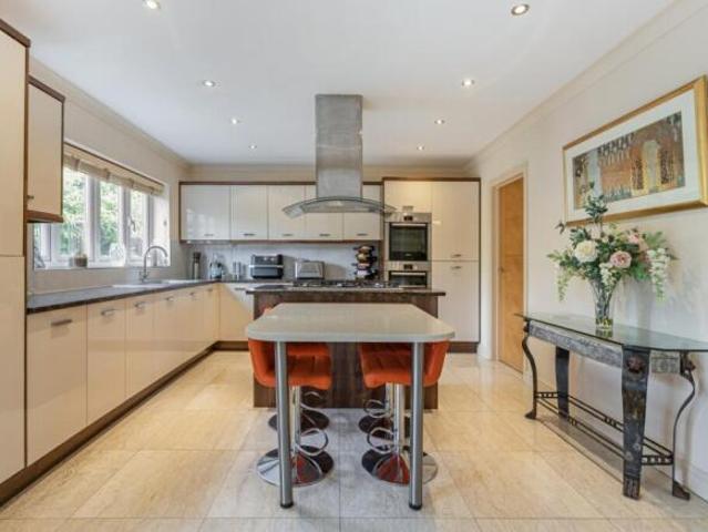 4 bedroom detached house for rent in Wexham Woods SL3